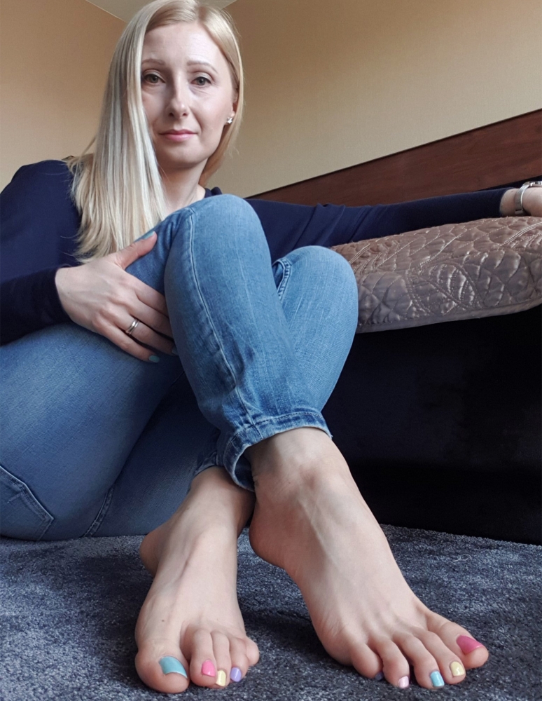 Anna Feet Queen - Foot Adoration, Foot Fetish Directory and Foot Fetish Content Creator Index