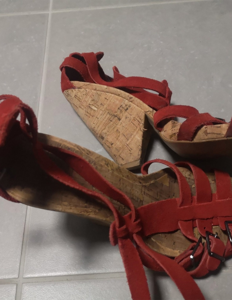 Cruel Claudia - Foot Adoration, Foot Fetish Directory and Foot Fetish ...