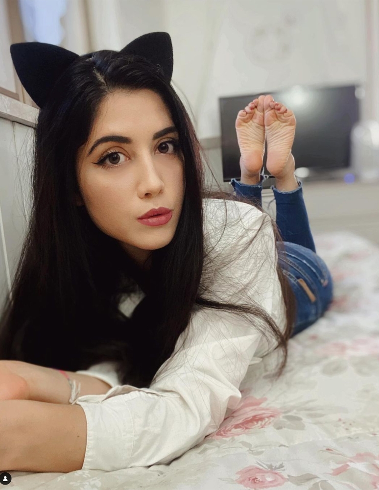 Debra's Feet - Foot Adoration, Foot Fetish Directory and Foot Fetish ...