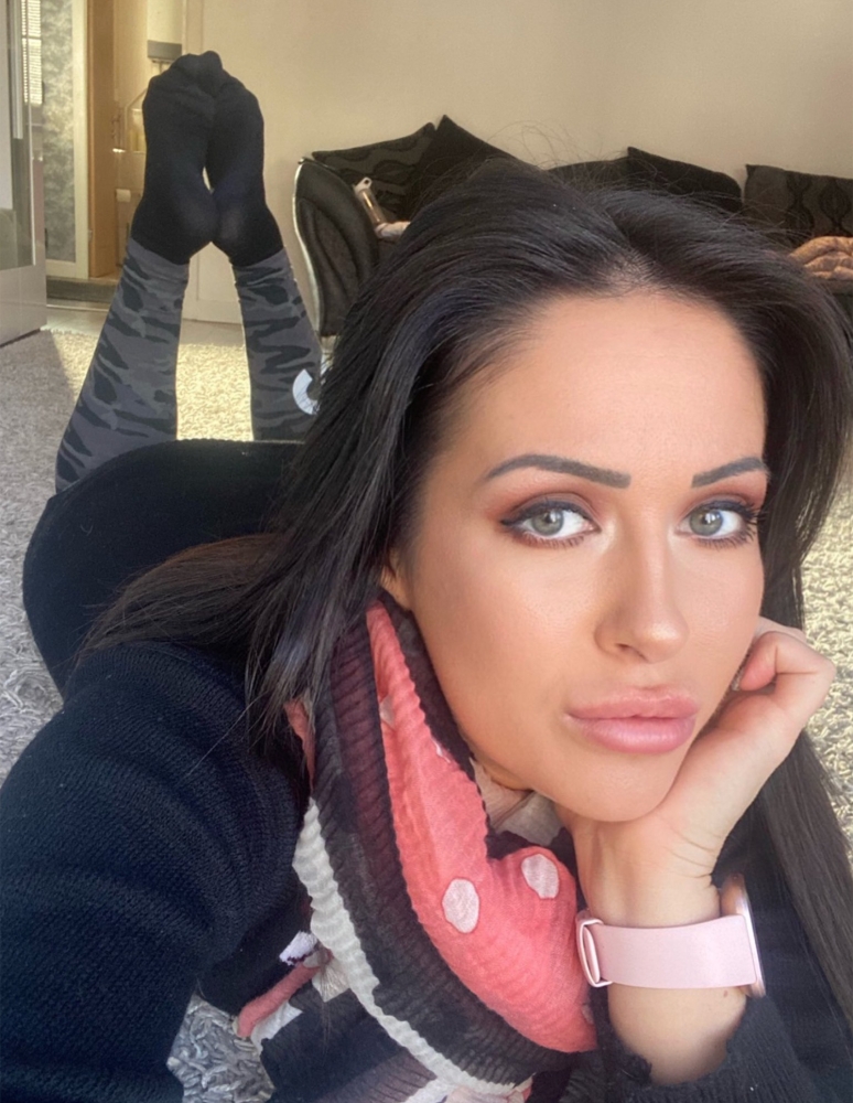 Feet Queen - Foot Adoration, Foot Fetish Directory and Foot Fetish ...