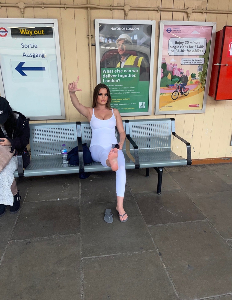 Goddess Ruby - Foot Adoration, Foot Fetish Directory and Foot Fetish Content Creator Index