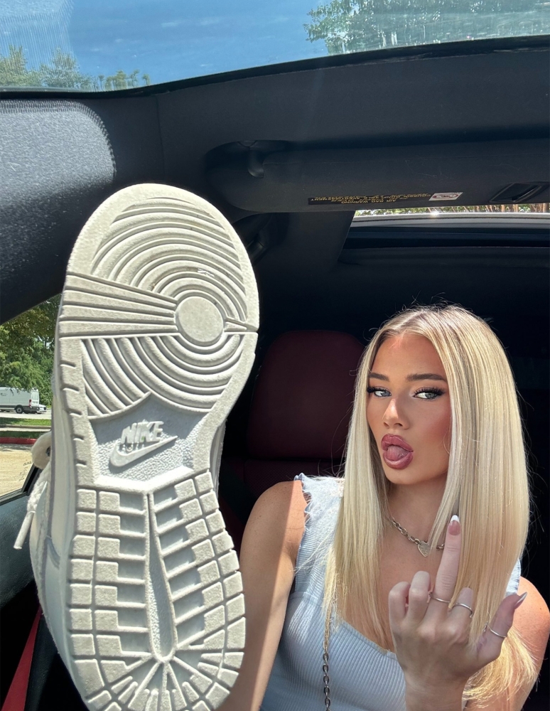 Goddess Skye - Foot Adoration, Foot Fetish Directory and Foot Fetish Content Creator Index