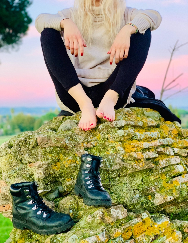 She Devil Alpha - Foot Adoration, Foot Fetish Directory and Foot Fetish ...